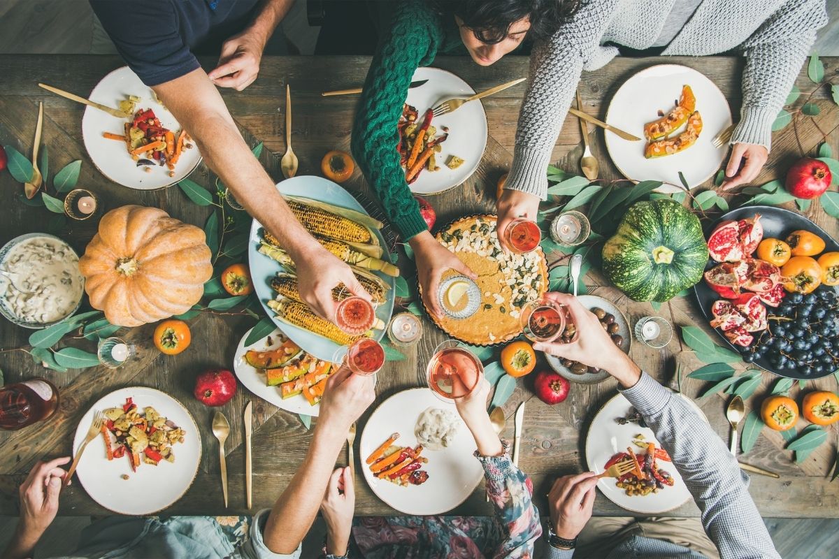 19 Thanksgiving Family Traditions Ideas (Fun & Cheap)